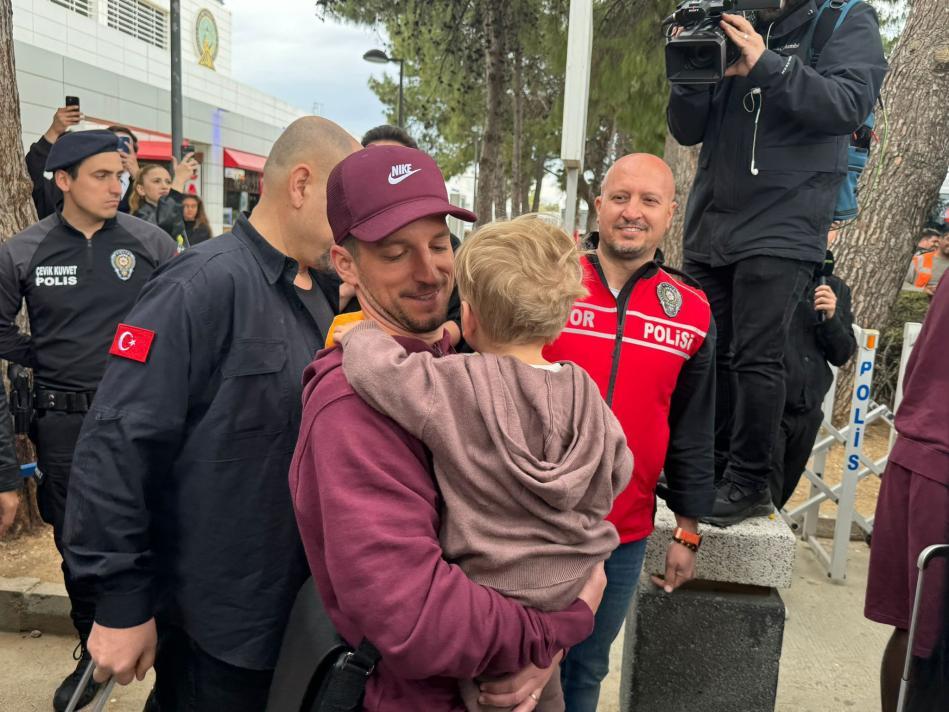 DRIES MERTENS'TEN TEŞEKKÜR - Mertens'ten Galatasaray'a teşekkür - Web ...